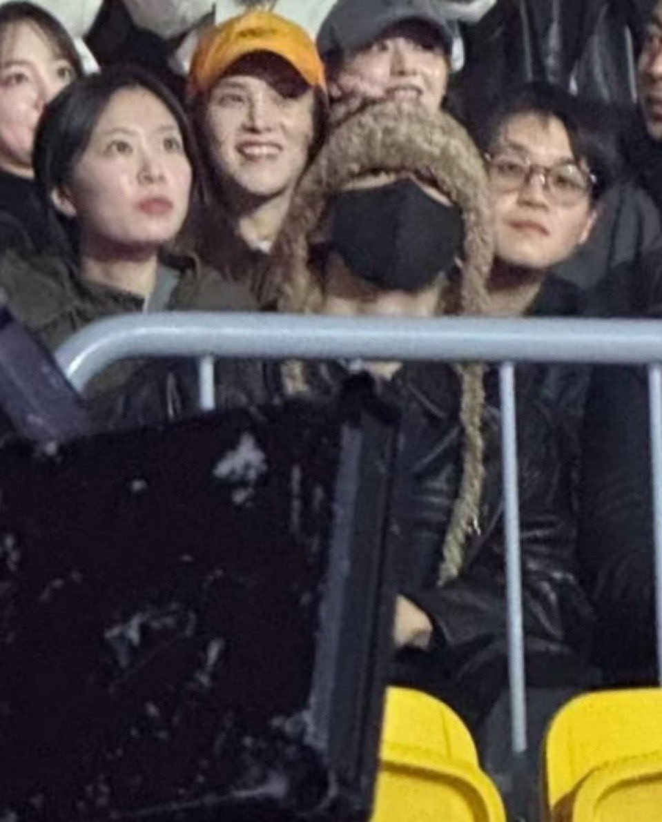 «Ведут себя как сумасшедшие»: Чонгук из BTS был замечен на недавнем ...